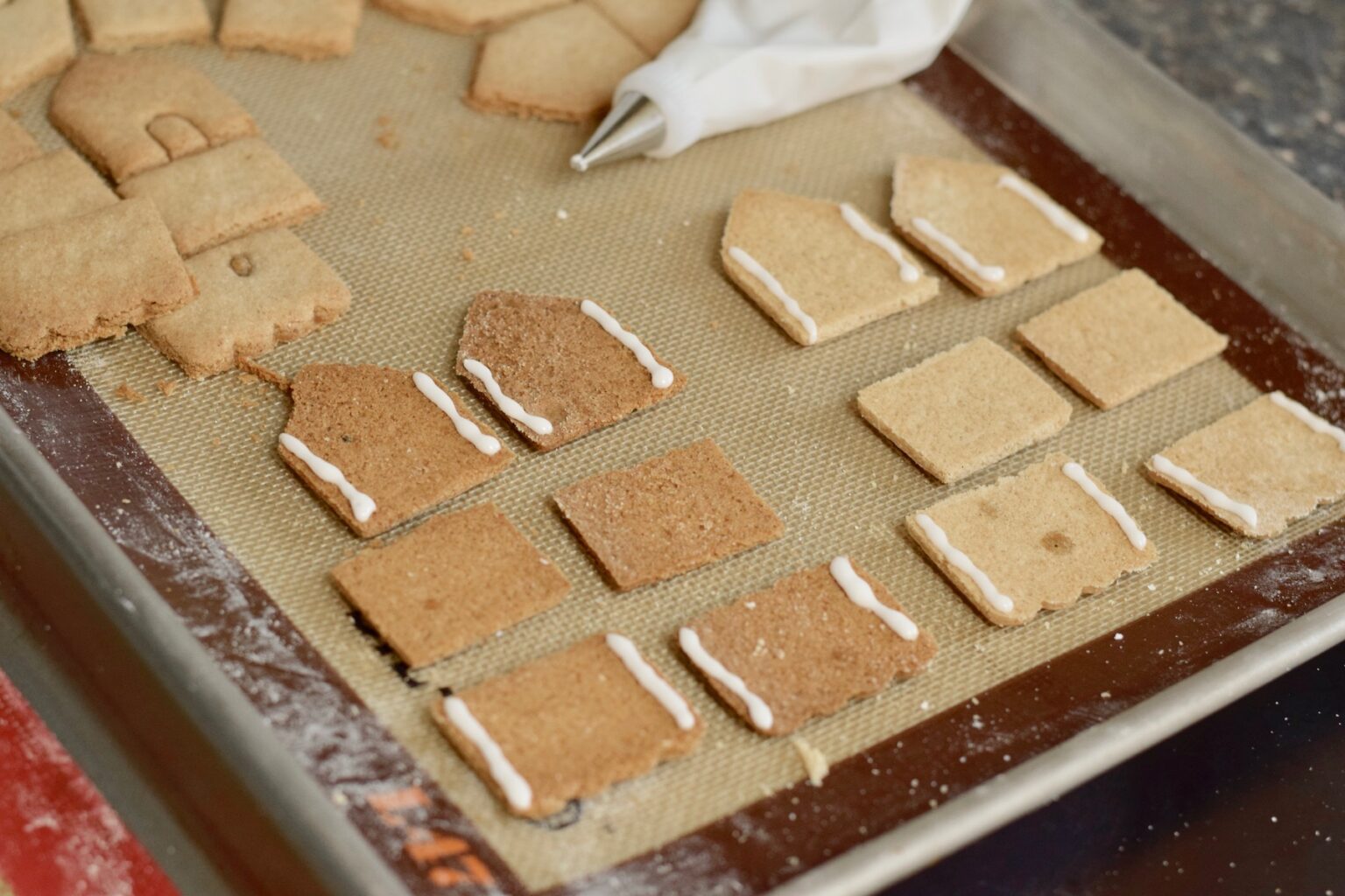 How to Make Mini Gluten Free Gingerbread Houses - Beneficial Bento
